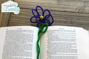 DIY Pipe Cleaner Flower Bookmark - Your Modern Family